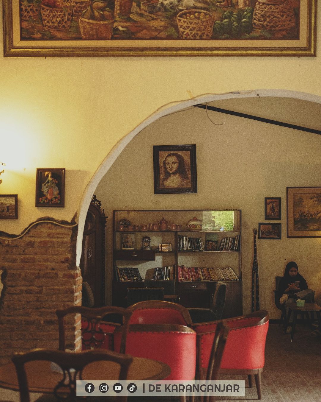 OG Cafe: Surga Kaum Introvert dan Pecinta Ilmu - De Karanganjar