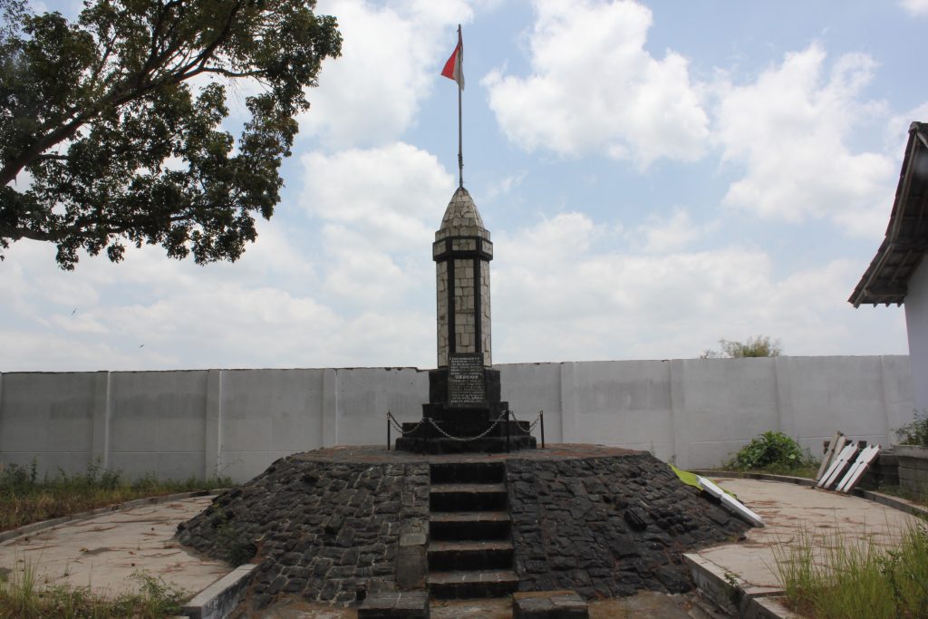 Kisah Pengibaran Pertama Merah Putih di Blitar - De Karanganjar