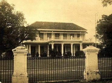 Sejarah dan Keunikan Klederdracht: Pakaian Tradisional Khas Belanda ...