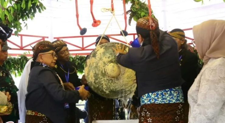 Sejarah dan Keunikan Klederdracht: Pakaian Tradisional Khas Belanda ...